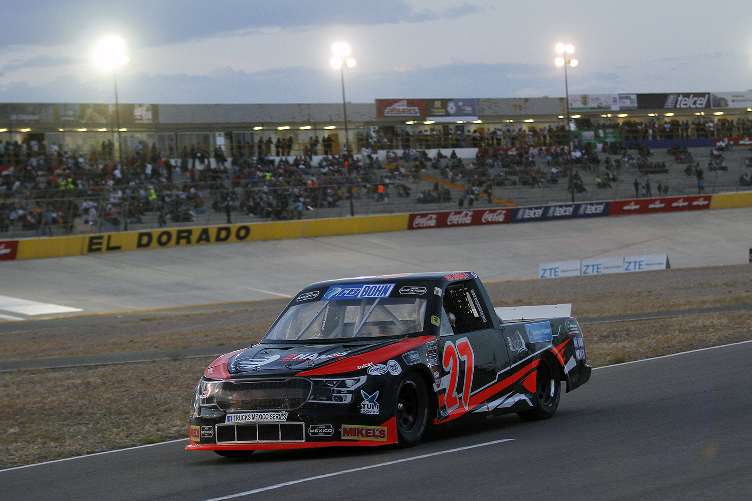 Valeria Aranda escala en el campeonato Trucks México